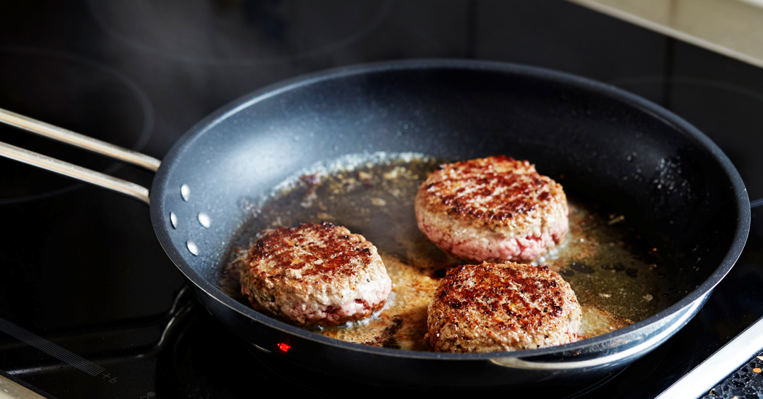 Sådan steger du den ultimative hakkebøf